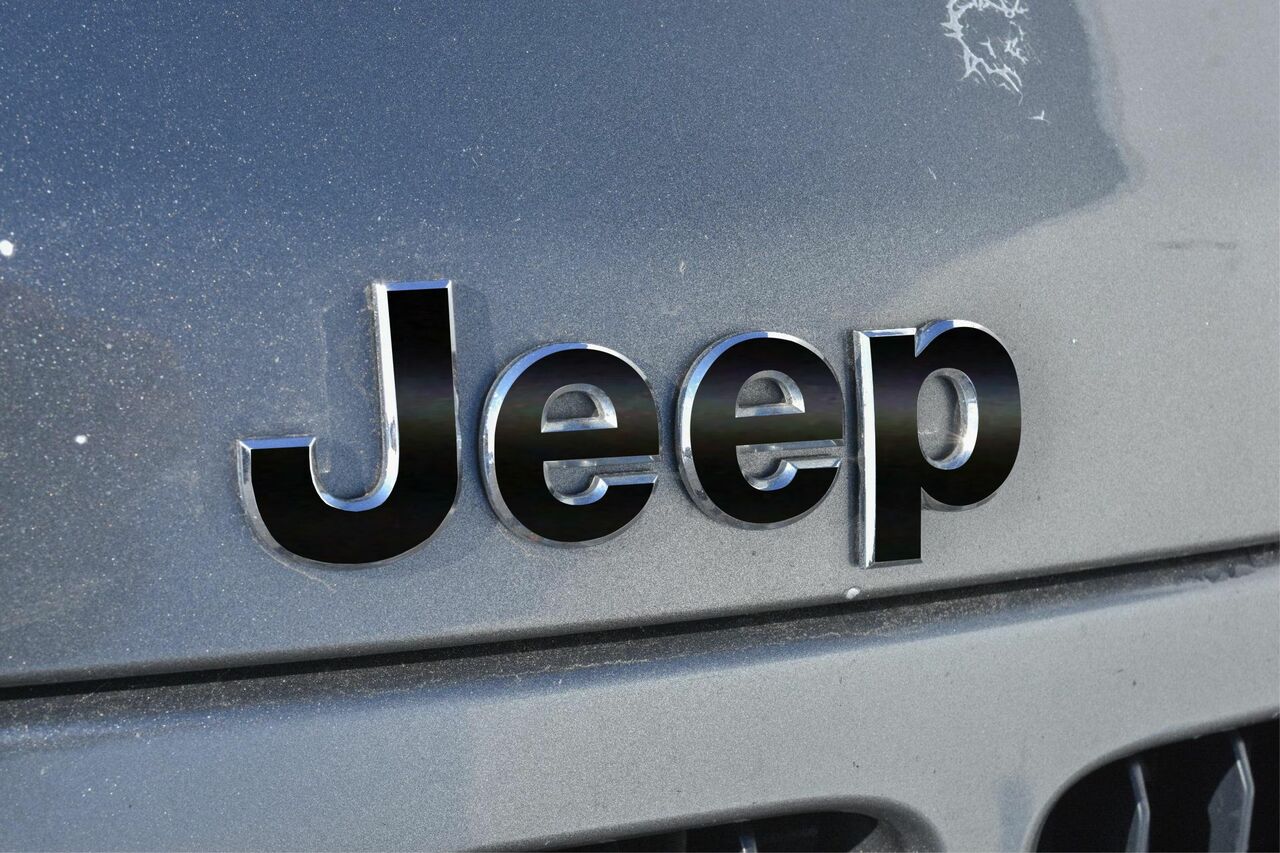 Jeep Emblem Overlay Vinyl Decal 05-10 Grand Cherokee